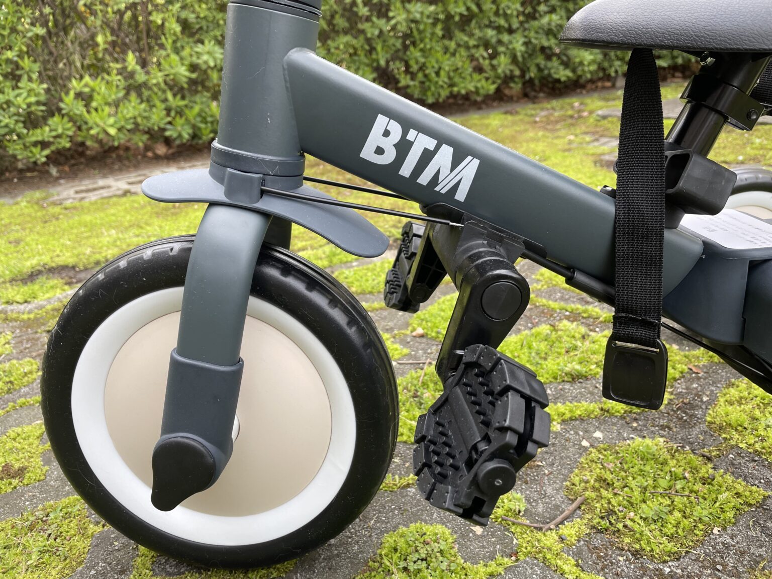 おすすめ三輪車BTMを徹底レビュー！長く使える5in1で1歳半の子どもも大喜び【2024年】 - ネコと住まう家づくり